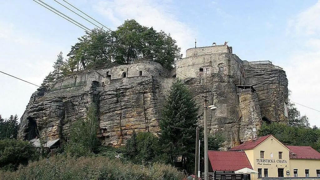 Skalní hrad Sloup: otevírací doba, vstup(né) a jiné info